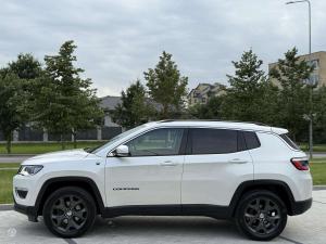 White Jeep Compass 2018 in Siauliai, with an engine capacity of 1.96 L and mileage of 247 thousand km for 12999 €, photo 6 on AUTOMOTO.COM.LV