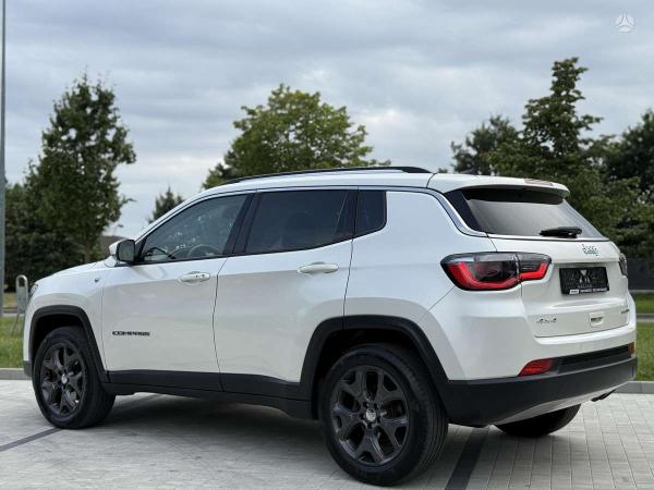White Jeep Compass 2018 in Siauliai, with an engine capacity of 1.96 L and mileage of 247 thousand km for 12999 €, photo 7 on AUTOMOTO.COM.LV