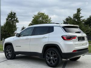 White Jeep Compass 2018 in Siauliai, with an engine capacity of 1.96 L and mileage of 247 thousand km for 12999 €, photo 8 on AUTOMOTO.COM.LV