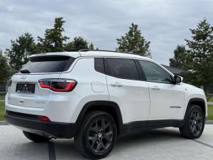 White Jeep Compass 2018 in Siauliai, with an engine capacity of 1.96 L and mileage of 247 thousand km for 12999 €, photo 9 on AUTOMOTO.COM.LV