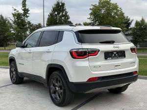 White Jeep Compass 2018 in Siauliai, with an engine capacity of 1.96 L and mileage of 247 thousand km for 12999 €, photo 10 on AUTOMOTO.COM.LV