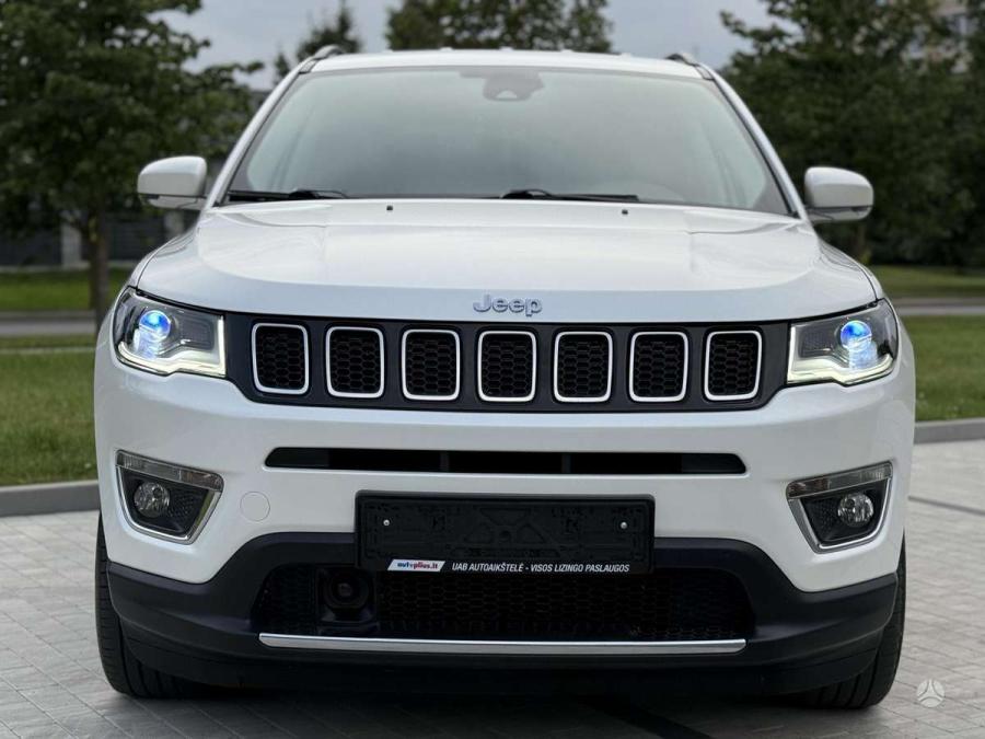 White Jeep Compass 2018 in Siauliai, with an engine capacity of 1.96 L and mileage of 247 thousand km for 12999 €, photo 12 on AUTOMOTO.COM.LV