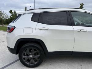 White Jeep Compass 2018 in Siauliai, with an engine capacity of 1.96 L and mileage of 247 thousand km for 12999 €, photo 16 on AUTOMOTO.COM.LV