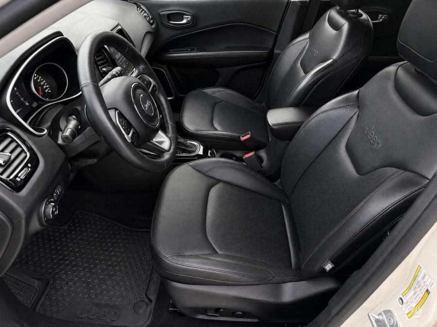White Jeep Compass 2018 in Siauliai, with an engine capacity of 1.96 L and mileage of 247 thousand km for 12999 €, photo 19 on AUTOMOTO.COM.LV