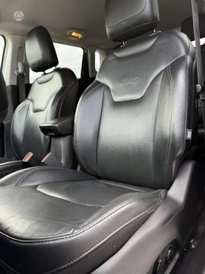 White Jeep Compass 2018 in Siauliai, with an engine capacity of 1.96 L and mileage of 247 thousand km for 12999 €, photo 20 on AUTOMOTO.COM.LV