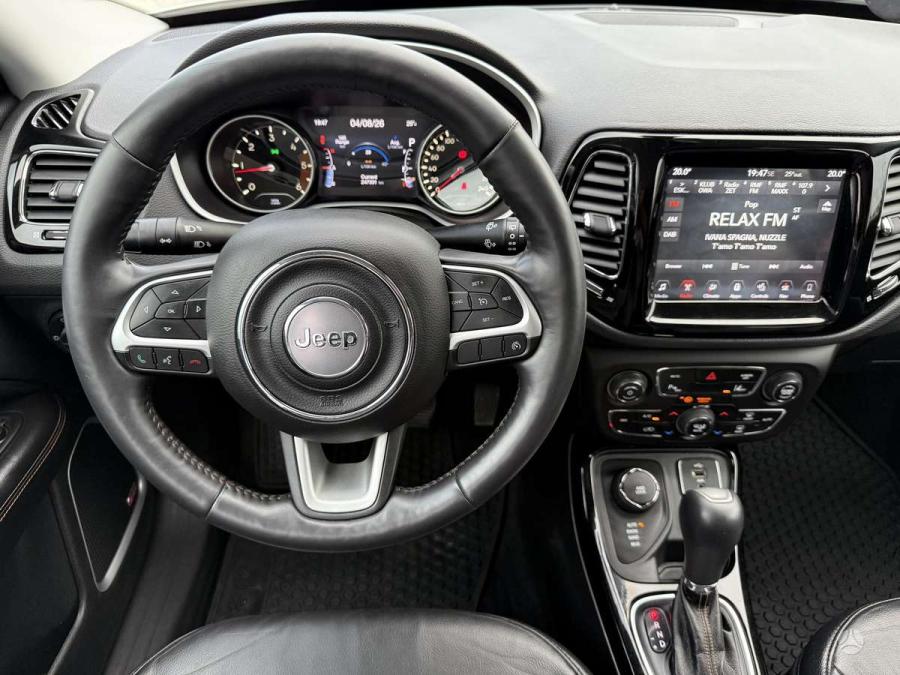 White Jeep Compass 2018 in Siauliai, with an engine capacity of 1.96 L and mileage of 247 thousand km for 12999 €, photo 23 on AUTOMOTO.COM.LV