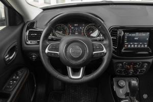 Balts Jeep Compass 2018 Viļņa, ar dzinēja tilpumu 1.96 L un nobraukumu 109 tūkst. km par 12950 €, foto 18 vietnē AUTOMOTO.COM.LV