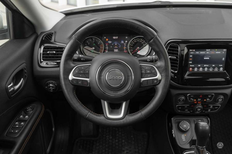 Balts Jeep Compass 2018 Viļņa, ar dzinēja tilpumu 1.96 L un nobraukumu 109 tūkst. km par 12950 €, foto 18 vietnē AUTOMOTO.COM.LV