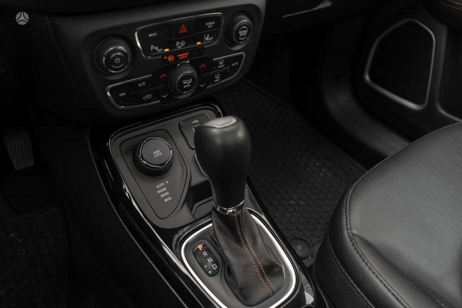 Balts Jeep Compass 2018 Viļņa, ar dzinēja tilpumu 1.96 L un nobraukumu 109 tūkst. km par 12950 €, foto 21 vietnē AUTOMOTO.COM.LV