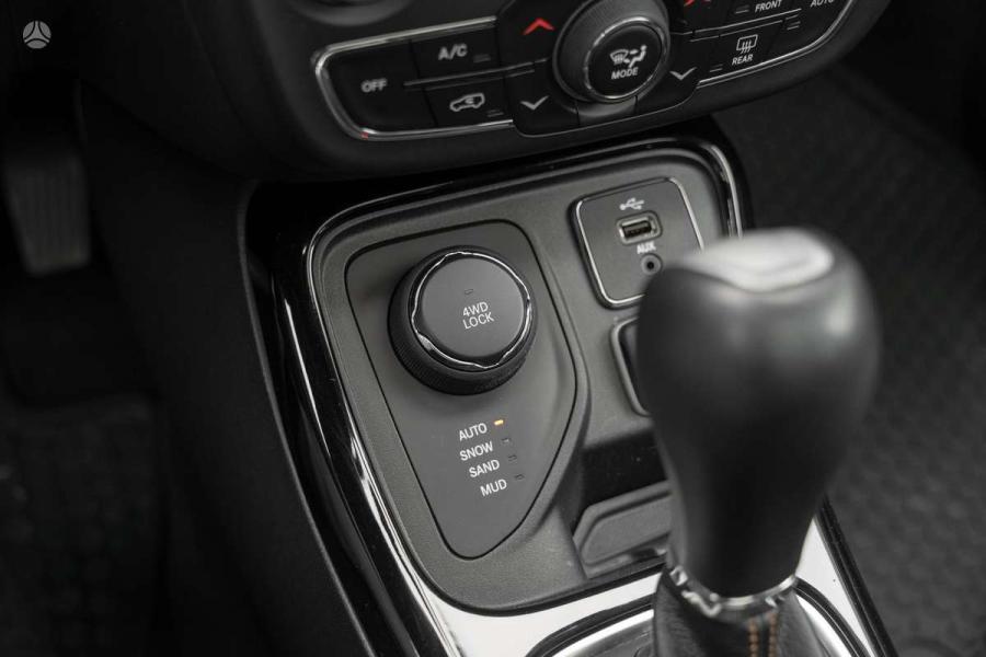Balts Jeep Compass 2018 Viļņa, ar dzinēja tilpumu 1.96 L un nobraukumu 109 tūkst. km par 12950 €, foto 22 vietnē AUTOMOTO.COM.LV