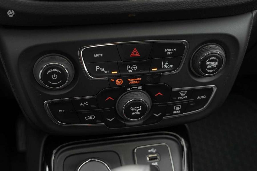 Balts Jeep Compass 2018 Viļņa, ar dzinēja tilpumu 1.96 L un nobraukumu 109 tūkst. km par 12950 €, foto 23 vietnē AUTOMOTO.COM.LV
