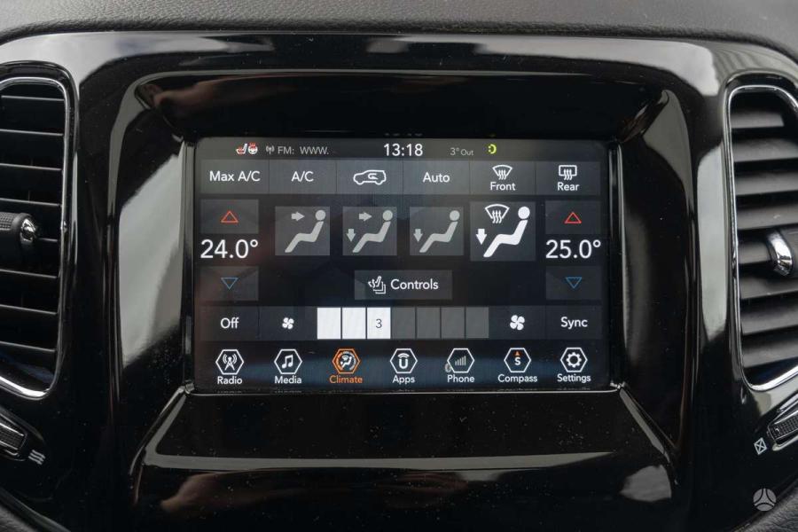Balts Jeep Compass 2018 Viļņa, ar dzinēja tilpumu 1.96 L un nobraukumu 109 tūkst. km par 12950 €, foto 25 vietnē AUTOMOTO.COM.LV