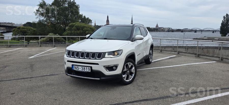 Balts Jeep Compass 2018 Rīga, ar dzinēja tilpumu 2.00 L un nobraukumu 124 tūkst. km par 12990 €, foto 1 vietnē AUTOMOTO.COM.LV