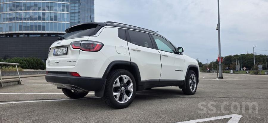 Balts Jeep Compass 2018 Rīga, ar dzinēja tilpumu 2.00 L un nobraukumu 124 tūkst. km par 12990 €, foto 4 vietnē AUTOMOTO.COM.LV