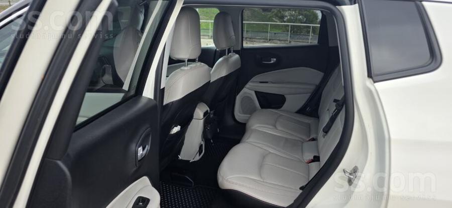 Balts Jeep Compass 2018 Rīga, ar dzinēja tilpumu 2.00 L un nobraukumu 124 tūkst. km par 12990 €, foto 6 vietnē AUTOMOTO.COM.LV