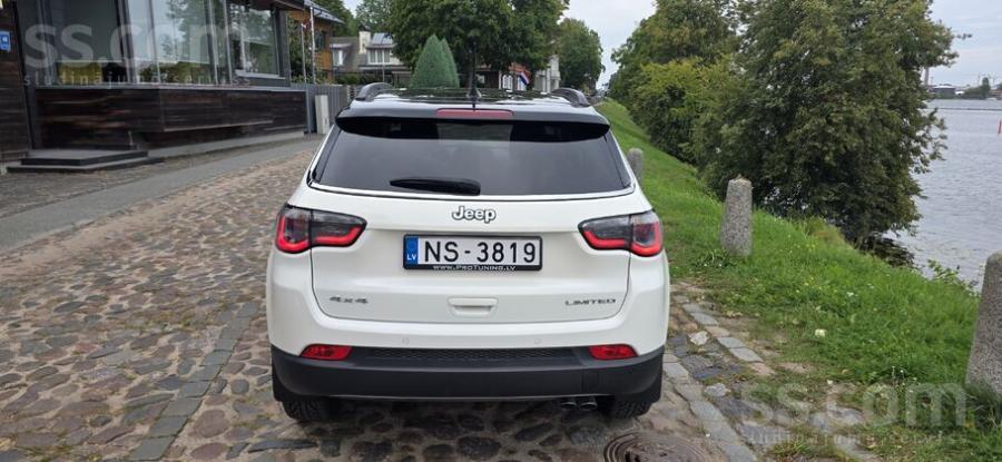 Balts Jeep Compass 2018 Rīga, ar dzinēja tilpumu 2.00 L un nobraukumu 124 tūkst. km par 12990 €, foto 10 vietnē AUTOMOTO.COM.LV