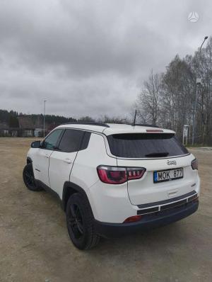 White Jeep Compass 2018 in Klaipeda, with an engine capacity of 2.36 L and mileage of 90 thousand km for 11500 €, photo 3 on AUTOMOTO.COM.LV