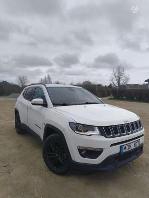 White Jeep Compass 2018 in Klaipeda, with an engine capacity of 2.36 L and mileage of 90 thousand km for 11500 €, photo 4 on AUTOMOTO.COM.LV