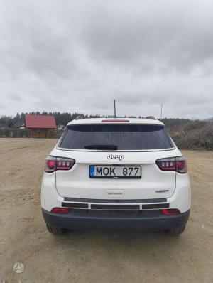 White Jeep Compass 2018 in Klaipeda, with an engine capacity of 2.36 L and mileage of 90 thousand km for 11500 €, photo 5 on AUTOMOTO.COM.LV