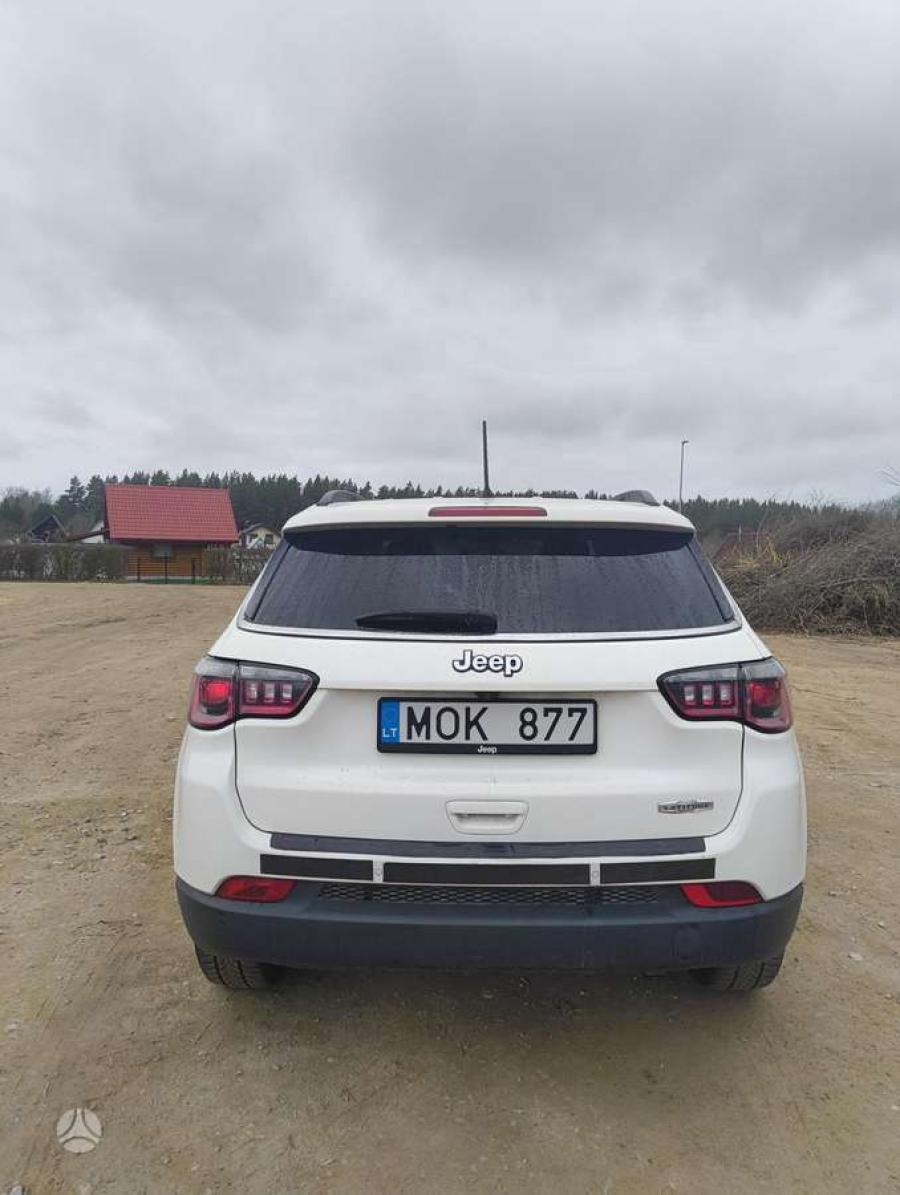 White Jeep Compass 2018 in Klaipeda, with an engine capacity of 2.36 L and mileage of 90 thousand km for 11500 €, photo 5 on AUTOMOTO.COM.LV