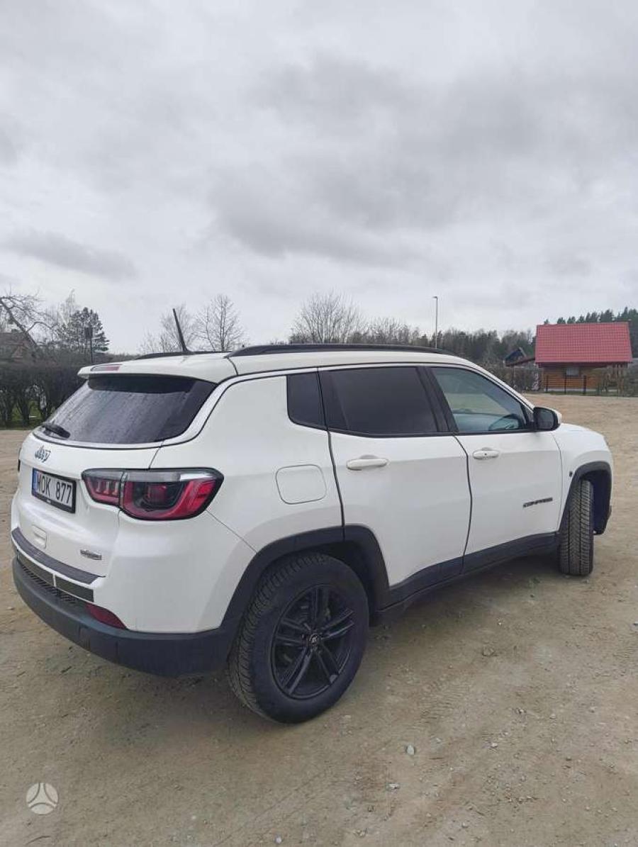 White Jeep Compass 2018 in Klaipeda, with an engine capacity of 2.36 L and mileage of 90 thousand km for 11500 €, photo 6 on AUTOMOTO.COM.LV
