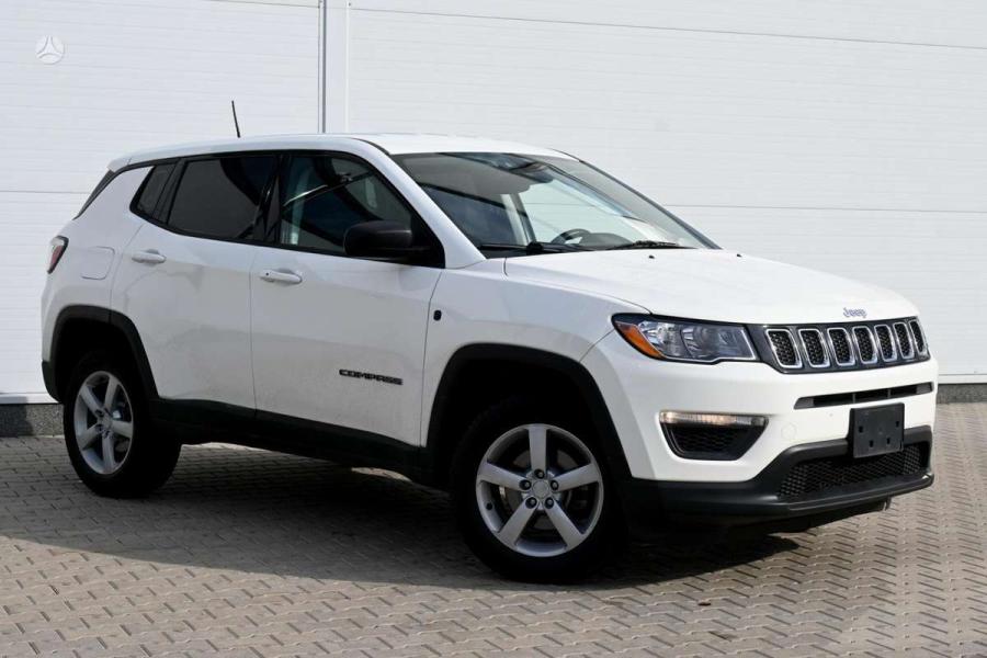White Jeep Compass 2018 in Kretinga, with an engine capacity of 2.36 L and mileage of 219 thousand km for 9999 €, photo 1 on AUTOMOTO.COM.LV