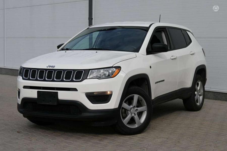 White Jeep Compass 2018 in Kretinga, with an engine capacity of 2.36 L and mileage of 219 thousand km for 9999 €, photo 4 on AUTOMOTO.COM.LV