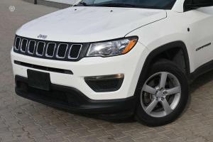White Jeep Compass 2018 in Kretinga, with an engine capacity of 2.36 L and mileage of 219 thousand km for 9999 €, photo 5 on AUTOMOTO.COM.LV