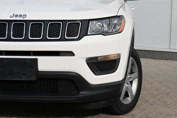 Jeep Compass 2018 in Kretinga on AUTOMOTO.COM.LV White Jeep Compass 2018 in Kretinga, with an engine capacity of 2.36 L and mileage of 219 thousand km for 9999 €, photo 6 on AUTOMOTO.COM.LV