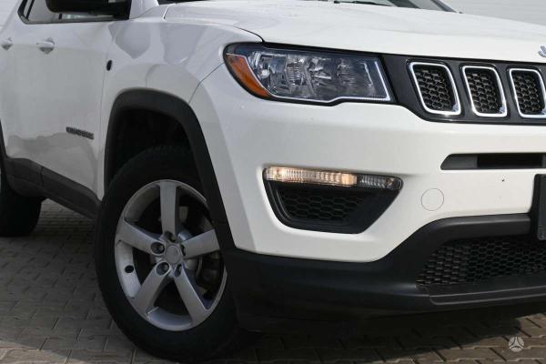 Jeep Compass 2018 in Kretinga on AUTOMOTO.COM.LV White Jeep Compass 2018 in Kretinga, with an engine capacity of 2.36 L and mileage of 219 thousand km for 9999 €, photo 7 on AUTOMOTO.COM.LV