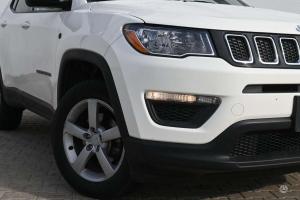 White Jeep Compass 2018 in Kretinga, with an engine capacity of 2.36 L and mileage of 219 thousand km for 9999 €, photo 7 on AUTOMOTO.COM.LV