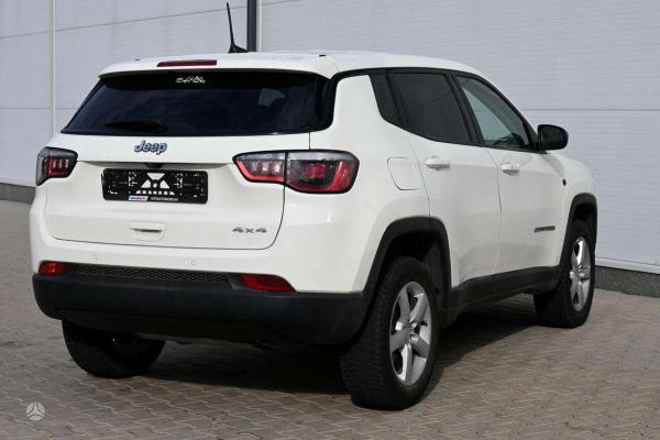Jeep Compass 2018 in Kretinga on AUTOMOTO.COM.LV White Jeep Compass 2018 in Kretinga, with an engine capacity of 2.36 L and mileage of 219 thousand km for 9999 €, photo 8 on AUTOMOTO.COM.LV