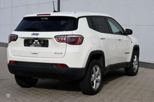 White Jeep Compass 2018 in Kretinga, with an engine capacity of 2.36 L and mileage of 219 thousand km for 9999 €, photo 8 on AUTOMOTO.COM.LV