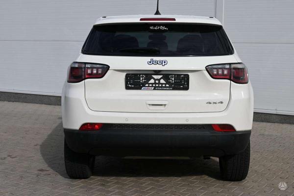 Jeep Compass 2018 in Kretinga on AUTOMOTO.COM.LV White Jeep Compass 2018 in Kretinga, with an engine capacity of 2.36 L and mileage of 219 thousand km for 9999 €, photo 9 on AUTOMOTO.COM.LV