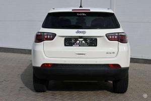 White Jeep Compass 2018 in Kretinga, with an engine capacity of 2.36 L and mileage of 219 thousand km for 9999 €, photo 9 on AUTOMOTO.COM.LV