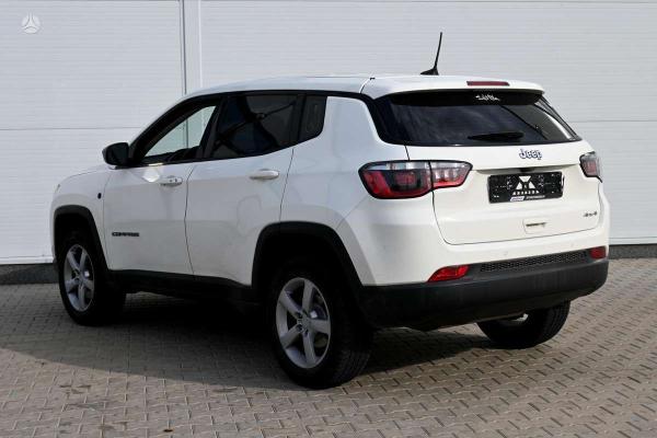 Jeep Compass 2018 in Kretinga on AUTOMOTO.COM.LV White Jeep Compass 2018 in Kretinga, with an engine capacity of 2.36 L and mileage of 219 thousand km for 9999 €, photo 10 on AUTOMOTO.COM.LV