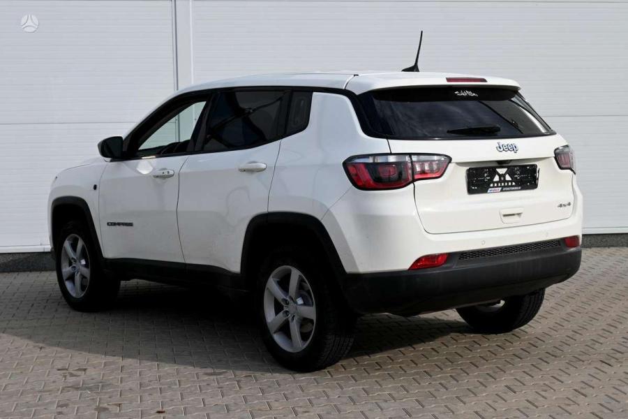 White Jeep Compass 2018 in Kretinga, with an engine capacity of 2.36 L and mileage of 219 thousand km for 9999 €, photo 10 on AUTOMOTO.COM.LV