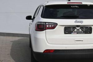 White Jeep Compass 2018 in Kretinga, with an engine capacity of 2.36 L and mileage of 219 thousand km for 9999 €, photo 11 on AUTOMOTO.COM.LV