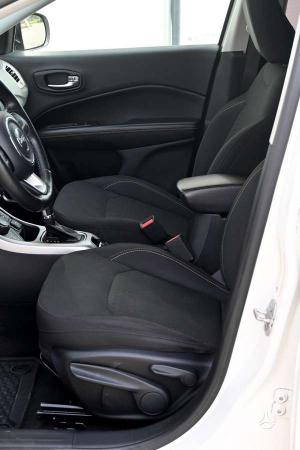 White Jeep Compass 2018 in Kretinga, with an engine capacity of 2.36 L and mileage of 219 thousand km for 9999 €, photo 19 on AUTOMOTO.COM.LV