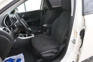White Jeep Compass 2018 in Kretinga, with an engine capacity of 2.36 L and mileage of 219 thousand km for 9999 €, photo 20 on AUTOMOTO.COM.LV