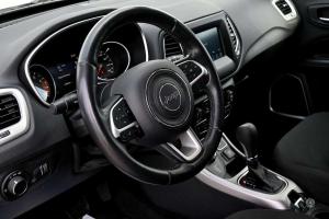 White Jeep Compass 2018 in Kretinga, with an engine capacity of 2.36 L and mileage of 219 thousand km for 9999 €, photo 22 on AUTOMOTO.COM.LV