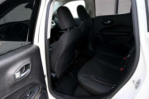White Jeep Compass 2018 in Kretinga, with an engine capacity of 2.36 L and mileage of 219 thousand km for 9999 €, photo 24 on AUTOMOTO.COM.LV
