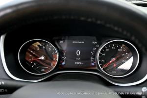 White Jeep Compass 2018 in Kretinga, with an engine capacity of 2.36 L and mileage of 219 thousand km for 9999 €, photo 33 on AUTOMOTO.COM.LV