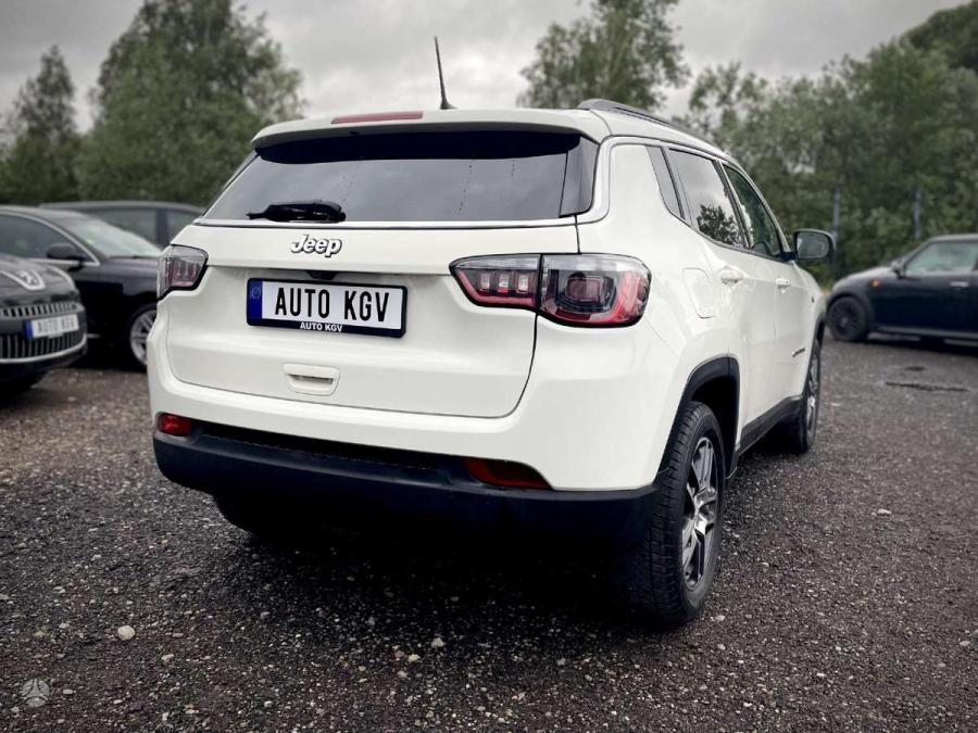 Balts Jeep Compass 2019 Viļņa, ar dzinēja tilpumu 2.40 L un nobraukumu 83 tūkst. km par 16999 €, foto 5 vietnē AUTOMOTO.COM.LV
