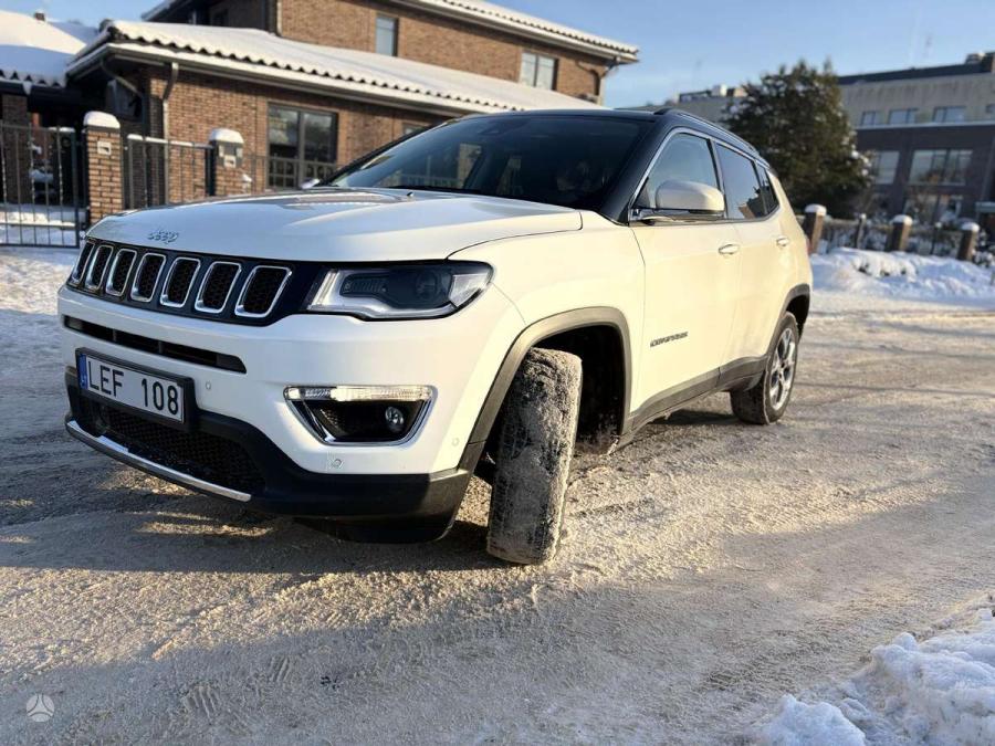 White Jeep Compass 2019 in Vilnius, with an engine capacity of 1.96 L and mileage of 47 thousand km for 21950 €, photo 3 on AUTOMOTO.COM.LV