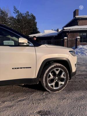 White Jeep Compass 2019 in Vilnius, with an engine capacity of 1.96 L and mileage of 47 thousand km for 21950 €, photo 6 on AUTOMOTO.COM.LV