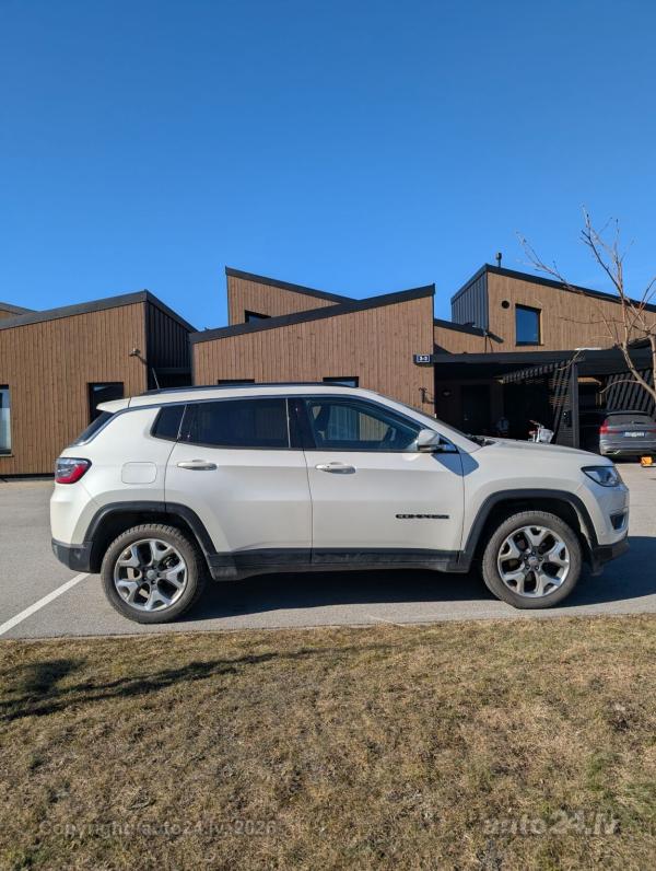 Balts Jeep Compass 2019 Tallina, ar dzinēja tilpumu 1.40 L un nobraukumu 52 tūkst. km par 17500 €, foto 4 vietnē AUTOMOTO.COM.LV