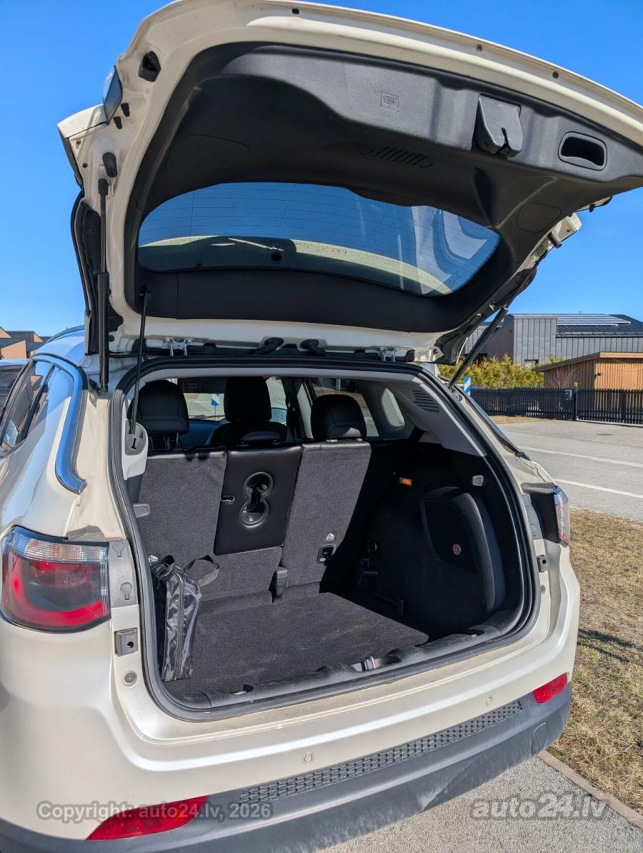 White Jeep Compass 2019 in Tallinn, with an engine capacity of 1.40 L and mileage of 52 thousand km for 17500 €, photo 7 on AUTOMOTO.COM.LV