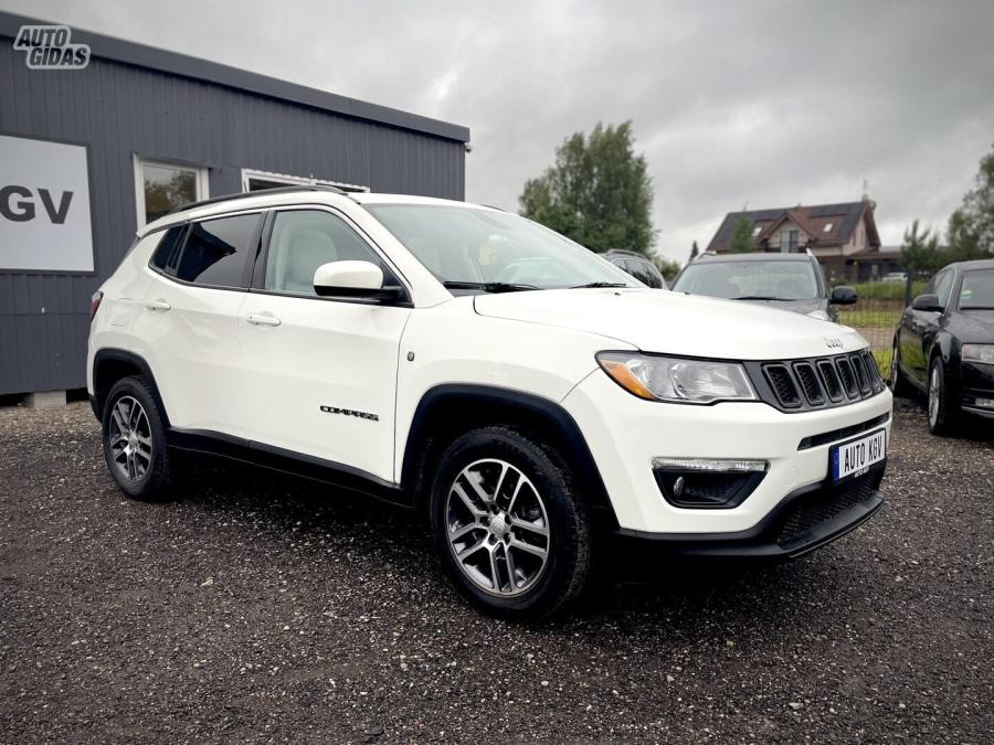 White Jeep Compass 2019 in Vilnius, with an engine capacity of 2.40 L and mileage of 83 thousand km for 15999 €, photo 7 on AUTOMOTO.COM.LV
