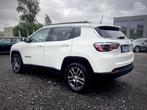 White Jeep Compass 2019 in Vilnius, with an engine capacity of 2.40 L and mileage of 83 thousand km for 15999 €, photo 4 on AUTOMOTO.COM.LV